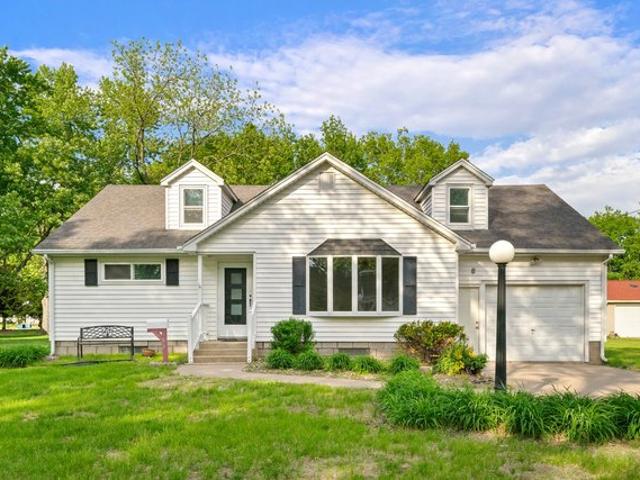 316 8th Ave, Camanche, IA 52730