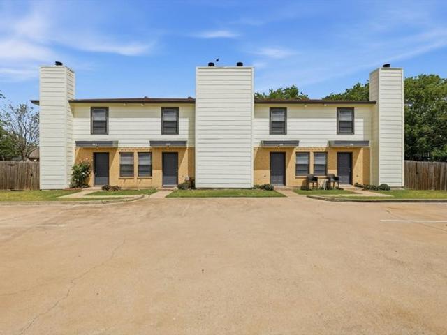 316 Cambridge Dr, Saginaw, TX 76179