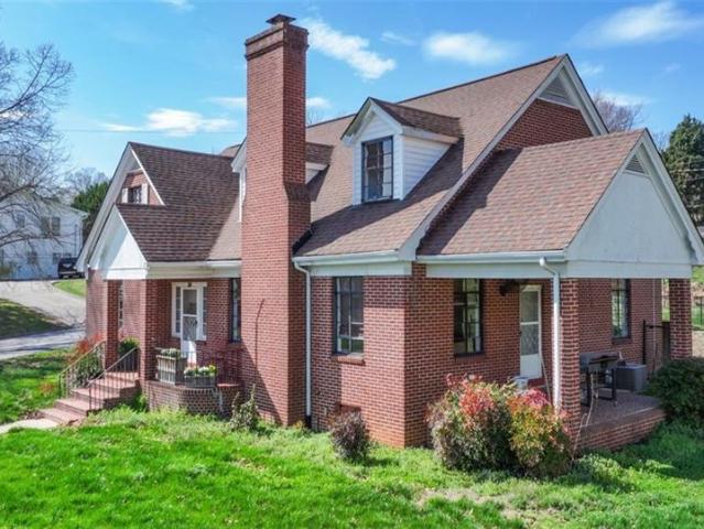 316 D St, North Wilkesboro, NC 28659 | MLS #1212 | Compass