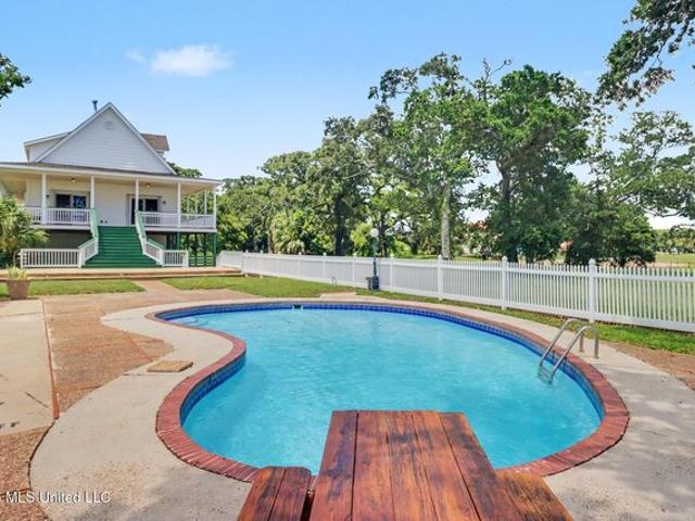 316 E Beach Blvd, Gulfport, MS 39507