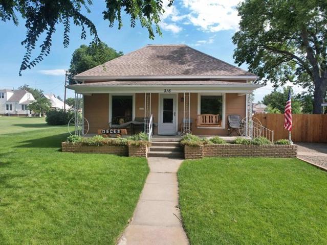 316 E Maple St, Hill City, KS 67642