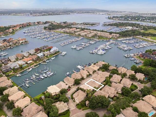316 Harborside Cir, League City, TX 77565