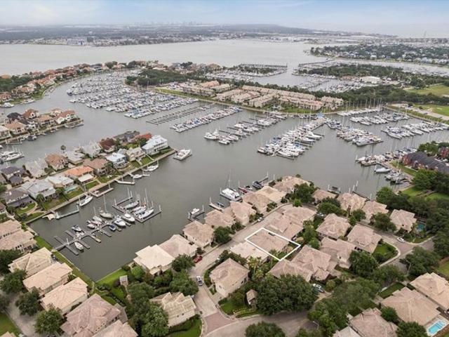 316 Harborside Cir, League City, TX 77565