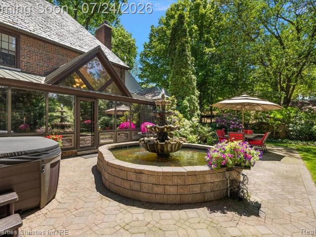 316 Hendrie Boulevard