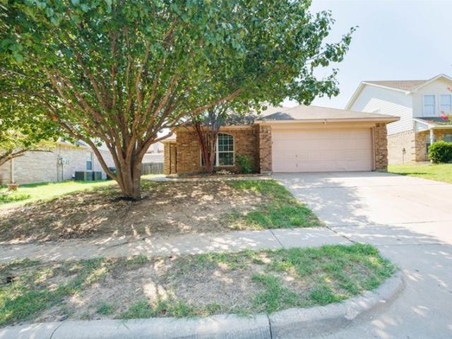 316 Heritage Dr, Crowley, TX 76036
