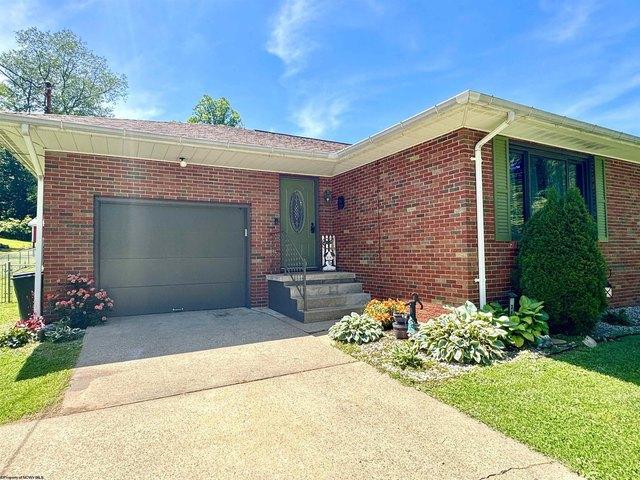 316 Hickory Ln, Weston, WV 26452