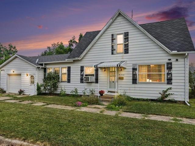 316 Magnolia St, Three Oaks, MI 49128