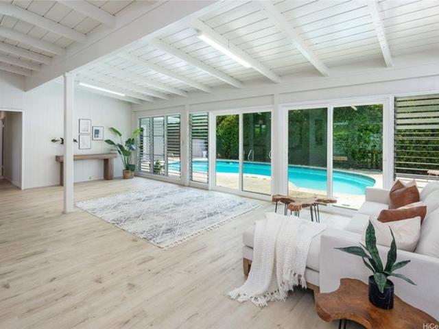 316 Mamaki St, Honolulu, HI 96821
