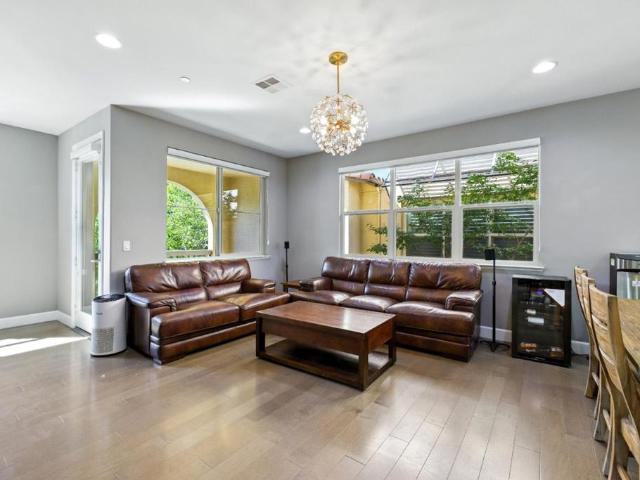 316 N Fair Oaks Avenue