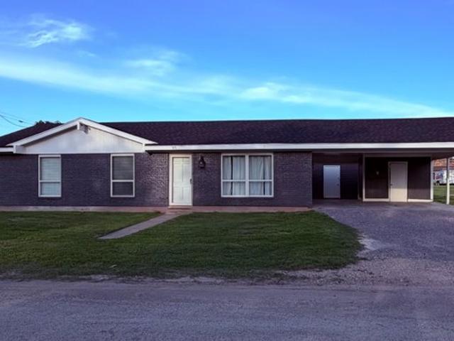 316 N Main St, Henrietta, TX 76365