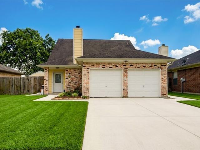 316 N Ranch House Rd, Angleton, TX 77515