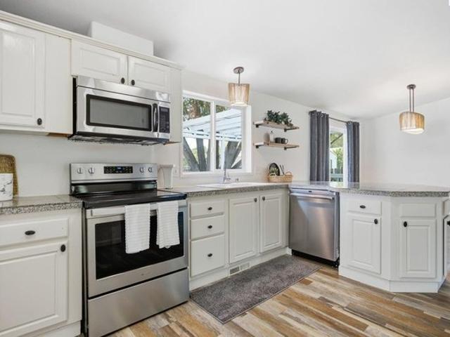 316 S 9th St, Benton City, WA 99320