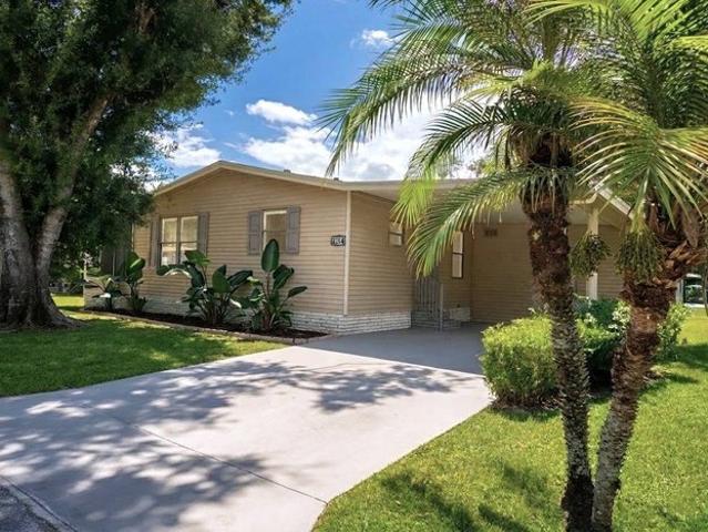 316 S Edgewater Dr, Plant City, FL 33565