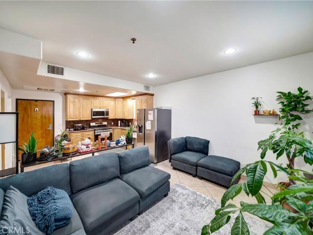 316 S New Hampshire 203
