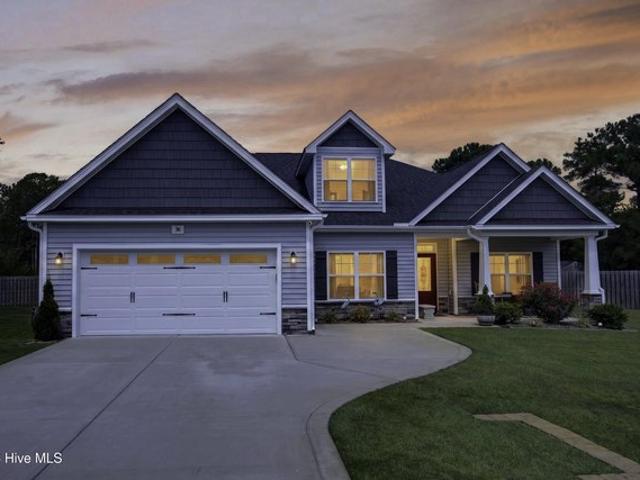 316 Red Cedar Dr, Sneads Ferry, NC 28460