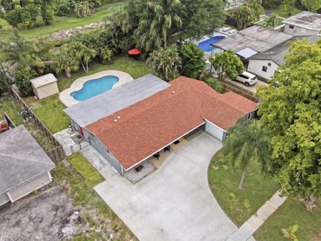 316 Riverdale Rd, Palm Springs, FL 33461