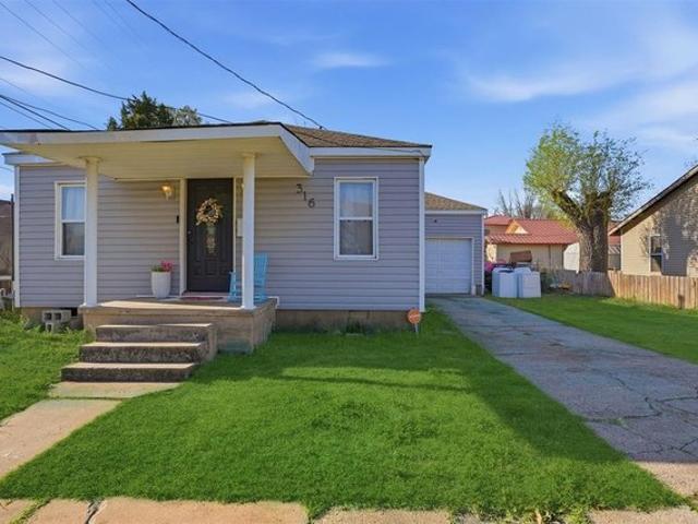 316 W 6th St, Cordell, OK 73632