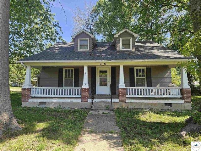 316 W 2nd St, Houstonia, MO 65333