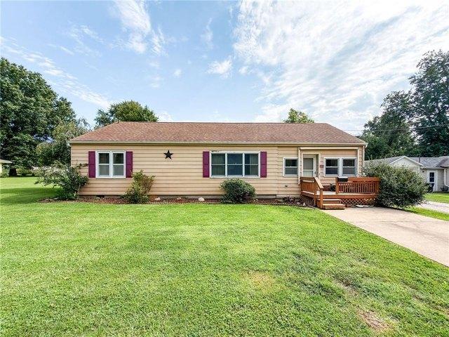 316 W Blackburn St, Paris, IL 61944