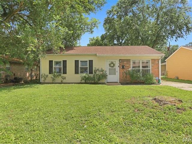 316 W I St, Swansea, IL 62226