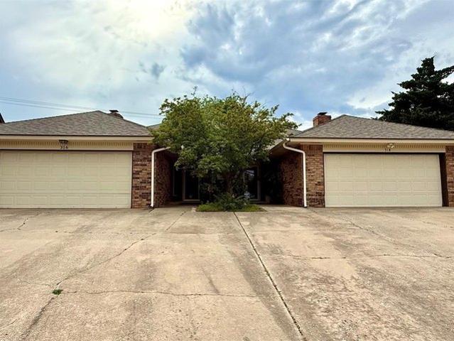 316 Town Park Rd, Norman, OK 73072