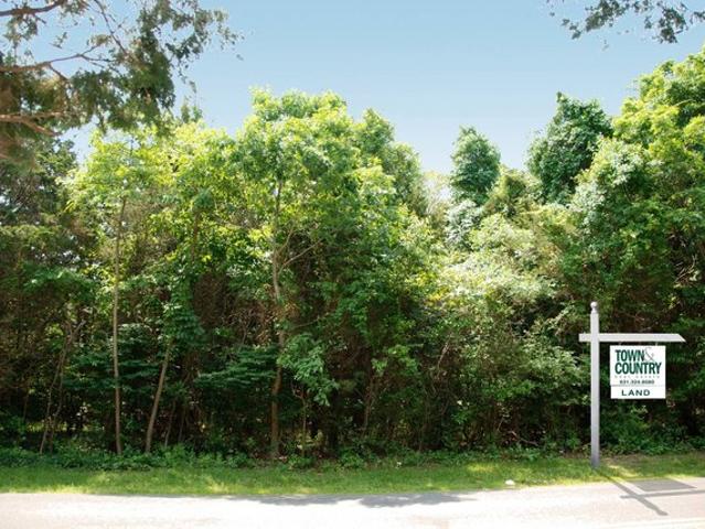 316 Two Holes Water Rd, East Hampton, NY 11937