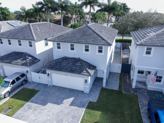 3174 SE 3rd Dr, Homestead, FL 33033