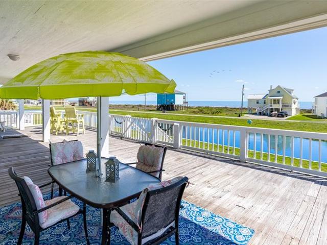 3174 Sea Castle Dr, Crystal Beach, TX 77650