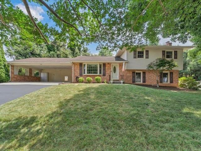 3175 Galloway Dr, Roanoke, VA 24018