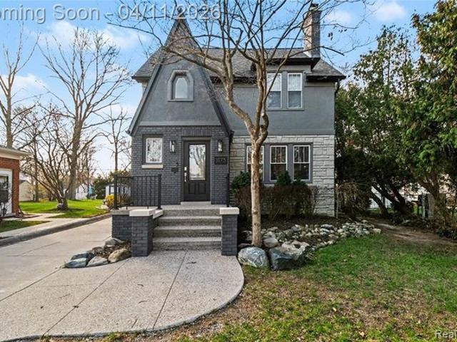 3175 Parker Dr, Royal Oak, MI 48073