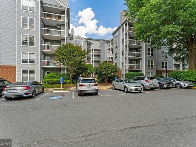 3175 Summit Square Dr Unit 5C2, Oakton, VA 22124