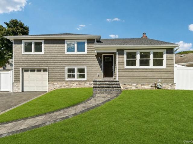 3176 Morgan Dr, Wantagh, NY 11793