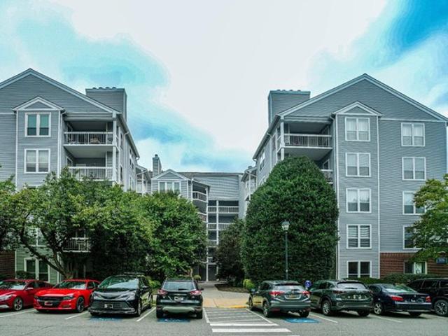 3176 Summit Square Dr Unit 4C5, Oakton, VA 22124