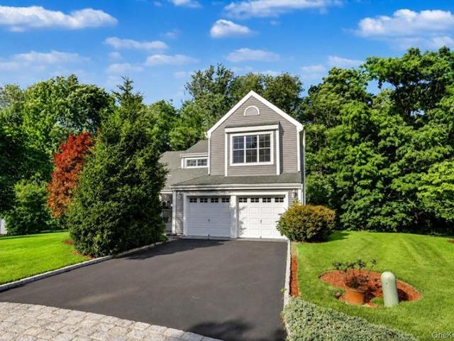 3176 Woodfield Ct, Yorktown Heights, NY 10598