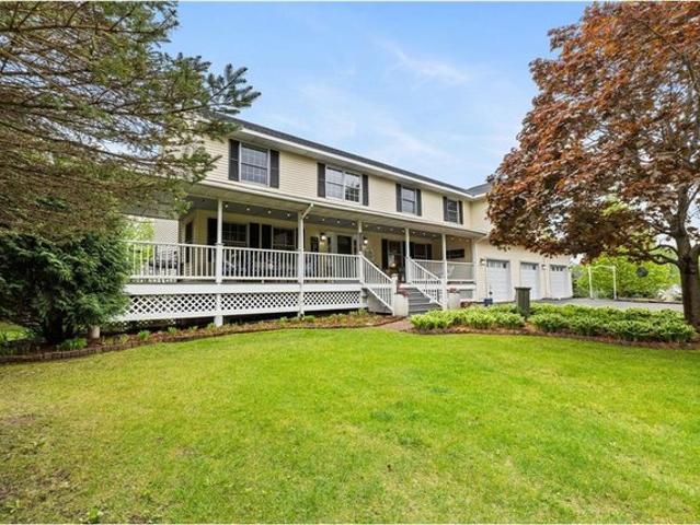 31789 Lakeway Dr NE, Cambridge, MN 55008