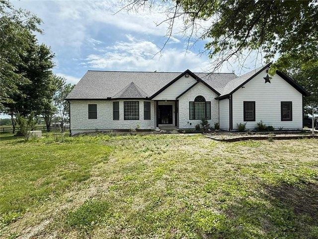 31700 Osawatomie Rd, Paola, KS 66071