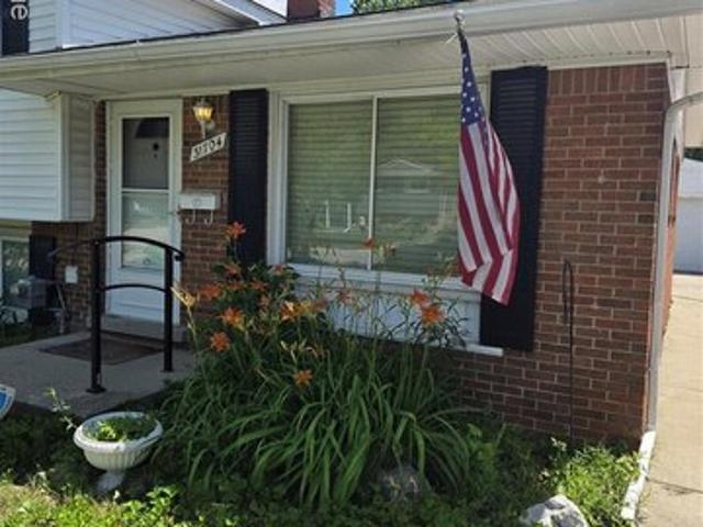 31704 Saint Margaret St, Saint Clair Shores, MI 48082