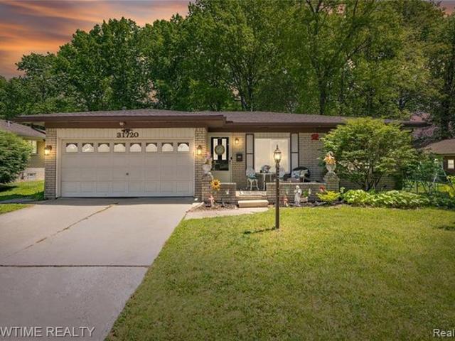31720 Kelly Rd, Roseville, MI 48066