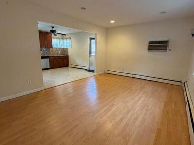 3173 Roxbury Lane