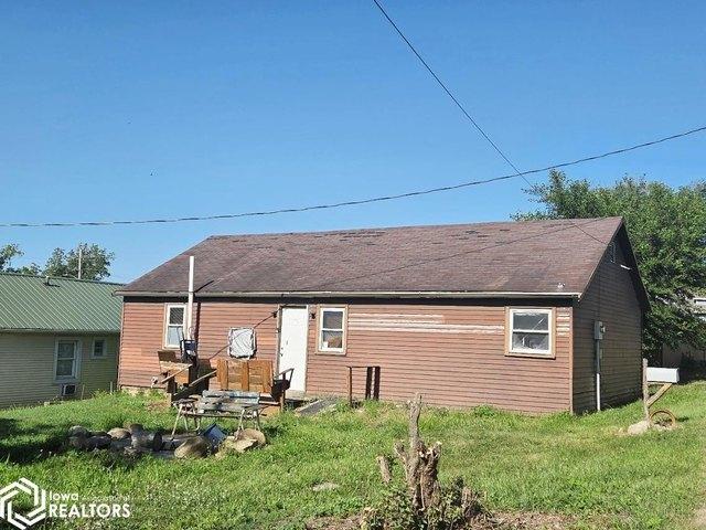 317 1/2 S Jackson St, Osceola, IA 50213