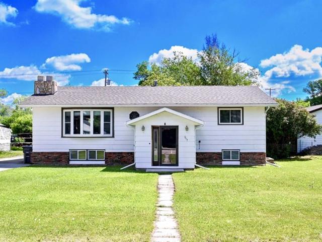 317 2nd St SE, Stanley, ND 58784