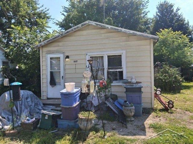 317 Crescent St, Watervliet, MI 49098