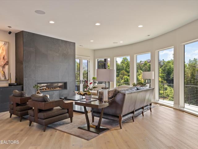 317 Admiral Court