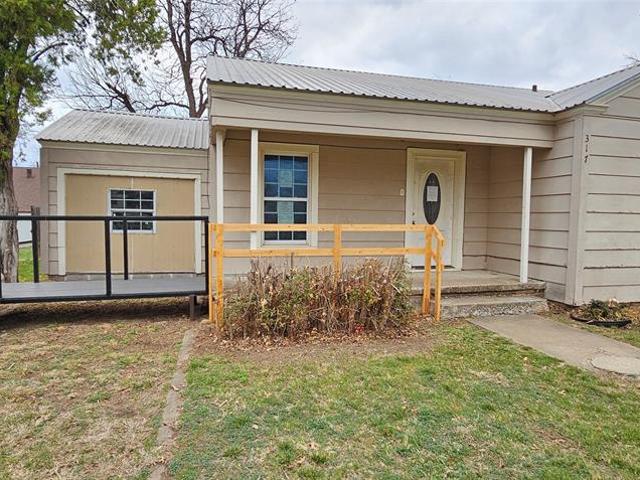 317 E 10th St, Coleman, TX 76834 | MLS #21174 | Compass