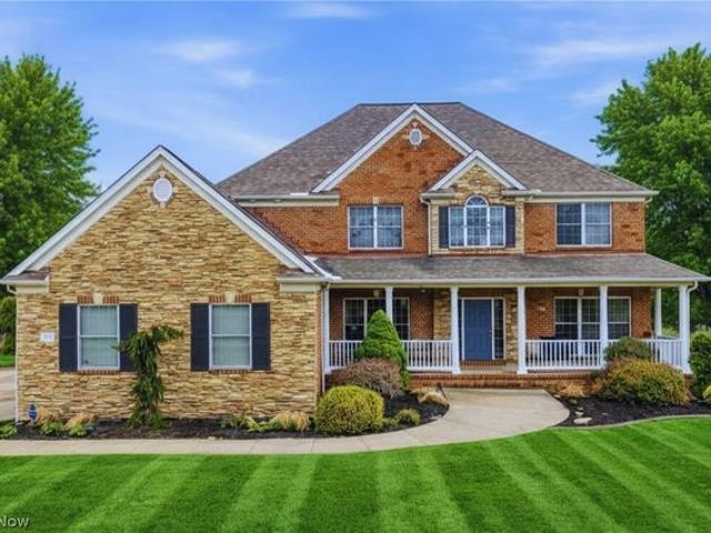 317 E Edinburgh Dr, Highland Heights, OH 44143
