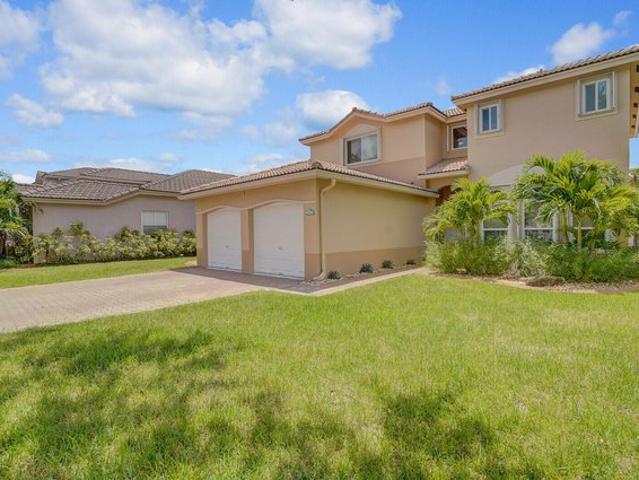 317 E Garden Cove Cir, Davie, FL 33325
