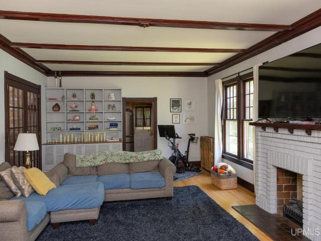 317 E Hewitt Street