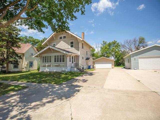 317 E Lucas St, Algona, IA 50511