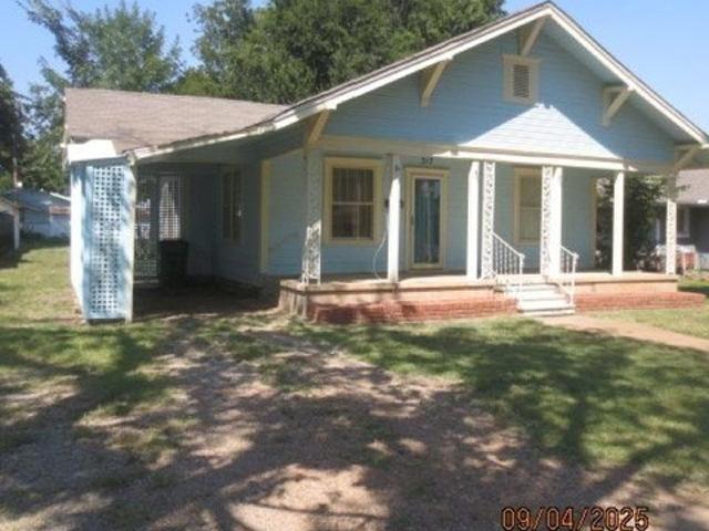 317 E Nebraska St, Walters, OK 73572