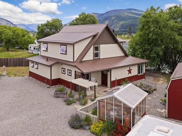 317 E Stanton St, Plains, MT 59859